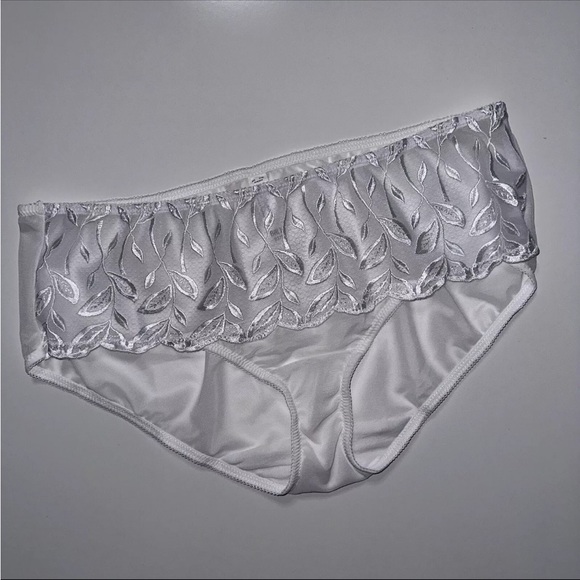 Bali | Intimates & Sleepwear | Vtg Bali White Lace Desire Panty Plus ...